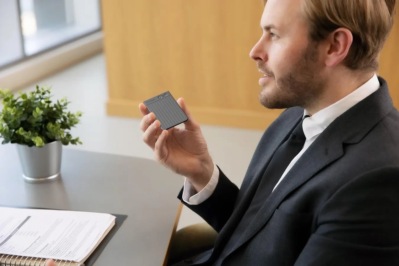 Plaud Note : l'enregistreur IA qui se souvient de tout à votre place ...